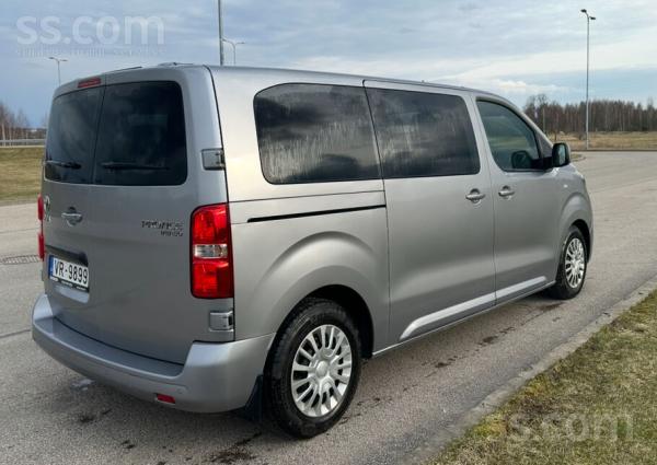 Grey Toyota Proace 2023 in Ogre, with an engine capacity of 2.00 L and mileage of 44 thousand km for 28500 €, photo 4 on AUTOMOTO.COM.LV