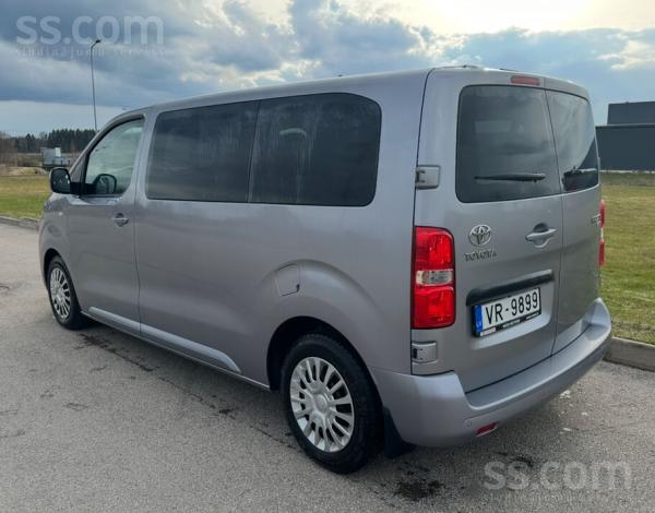 Grey Toyota Proace 2023 in Ogre, with an engine capacity of 2.00 L and mileage of 44 thousand km for 28500 €, photo 5 on AUTOMOTO.COM.LV