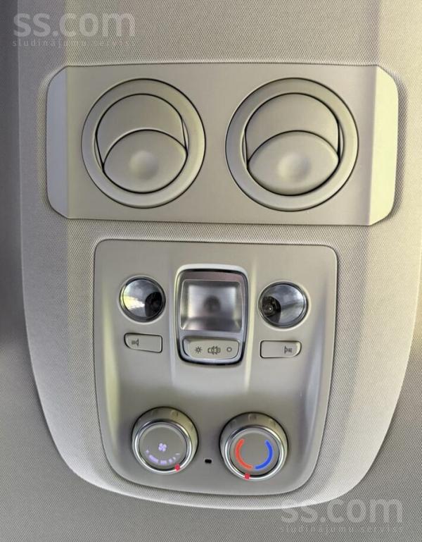 Grey Toyota Proace 2023 in Ogre, with an engine capacity of 2.00 L and mileage of 44 thousand km for 28500 €, photo 6 on AUTOMOTO.COM.LV