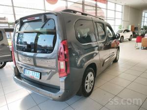 Grey Toyota Proace 2023 in Riga, with an engine capacity of 2.00 L and mileage of 30 thousand km for 28900 €, photo 4 on AUTOMOTO.COM.LV
