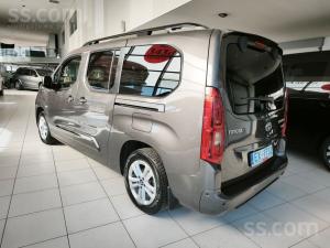 Grey Toyota Proace 2023 in Riga, with an engine capacity of 2.00 L and mileage of 30 thousand km for 28900 €, photo 5 on AUTOMOTO.COM.LV
