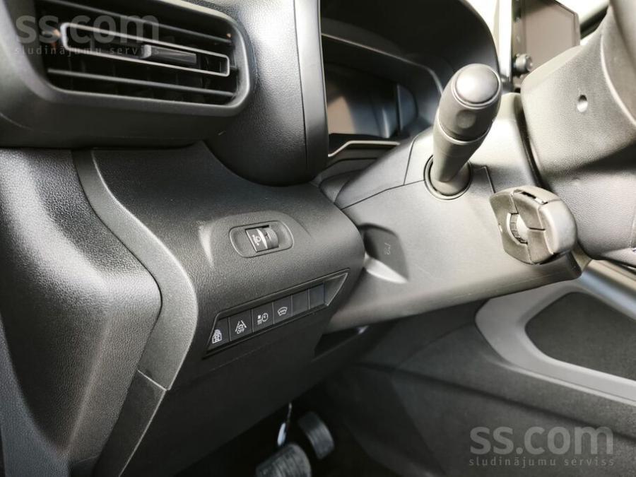 Grey Toyota Proace 2023 in Riga, with an engine capacity of 2.00 L and mileage of 30 thousand km for 28900 €, photo 25 on AUTOMOTO.COM.LV