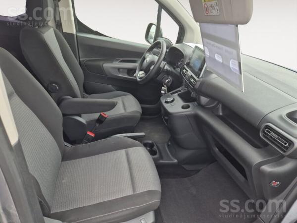 Grey Toyota Proace 2023 in Riga, with an engine capacity of 1.50 L and mileage of 76 thousand km for 20400 €, photo 6 on AUTOMOTO.COM.LV