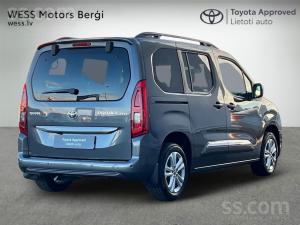 Grey Toyota Proace 2023 in Riga, with an engine capacity of 1.50 L and mileage of 127 thousand km for 16990 €, photo 3 on AUTOMOTO.COM.LV