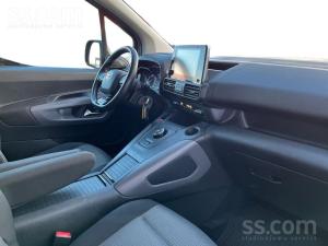 Grey Toyota Proace 2023 in Riga, with an engine capacity of 1.50 L and mileage of 127 thousand km for 16990 €, photo 7 on AUTOMOTO.COM.LV