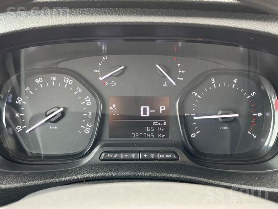 Pelēks Toyota Proace 2024 Rīga, ar dzinēja tilpumu 2.00 L un nobraukumu 38 tūkst. km par 33990 €, foto 14 vietnē AUTOMOTO.COM.LV