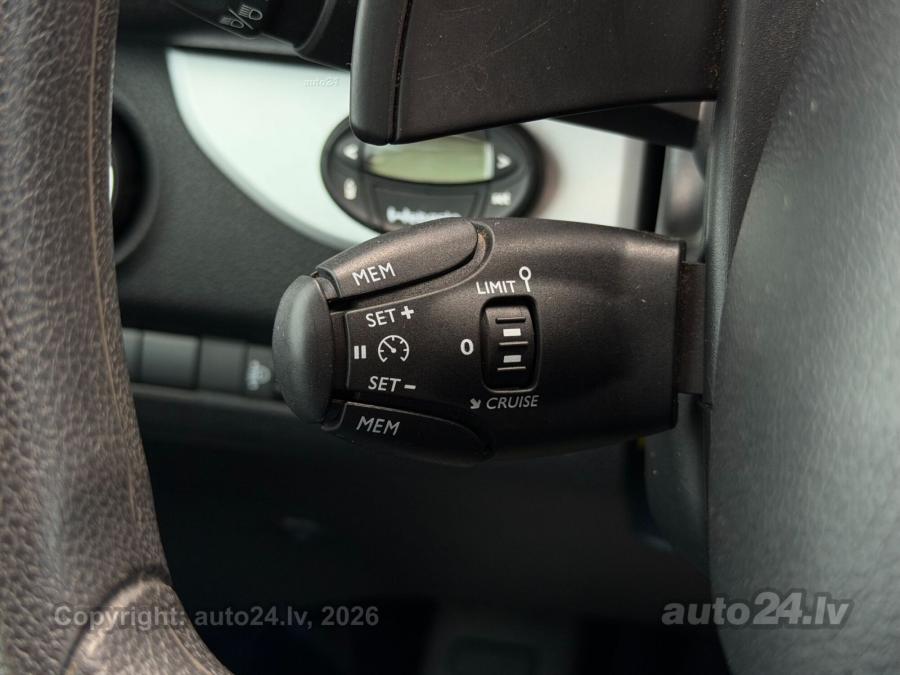 Pelēks Toyota Proace 2017 Pērnava, ar dzinēja tilpumu 2.00 L un nobraukumu 170 tūkst. km par 19500 €, foto 18 vietnē AUTOMOTO.COM.LV