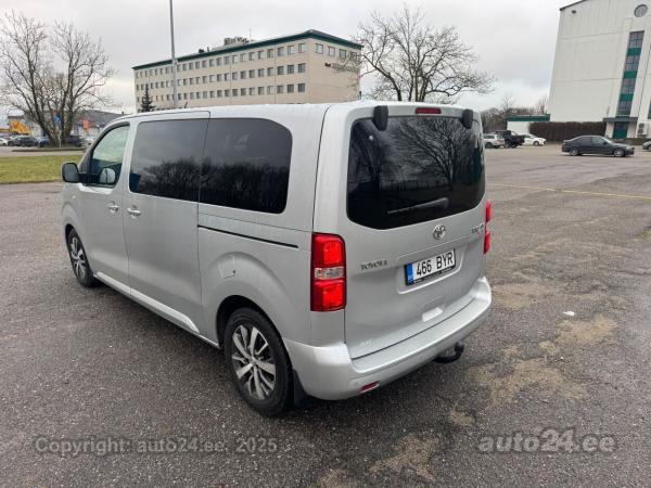 Pelēks Toyota Proace 2018 Tallina, ar dzinēja tilpumu 2.00 L un nobraukumu 249 tūkst. km par 18900 €, foto 5 vietnē AUTOMOTO.COM.LV