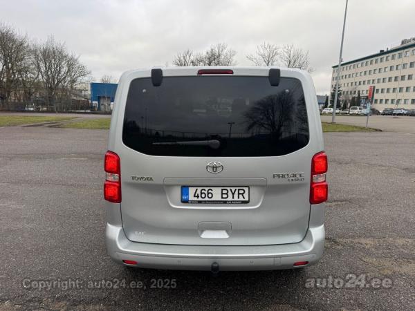 Pelēks Toyota Proace 2018 Tallina, ar dzinēja tilpumu 2.00 L un nobraukumu 249 tūkst. km par 18900 €, foto 6 vietnē AUTOMOTO.COM.LV