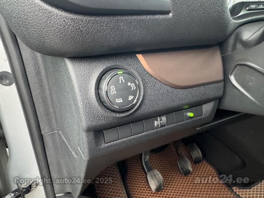 Grey Toyota Proace 2018 in Tallinn, with an engine capacity of 2.00 L and mileage of 249 thousand km for 18900 €, photo 15 on AUTOMOTO.COM.LV