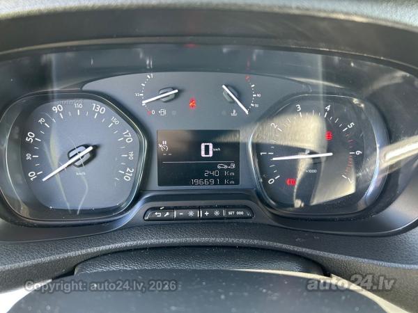 Pelēks Toyota Proace 2019 Pērnava, ar dzinēja tilpumu 2.00 L un nobraukumu 197 tūkst. km par 17500 €, foto 10 vietnē AUTOMOTO.COM.LV
