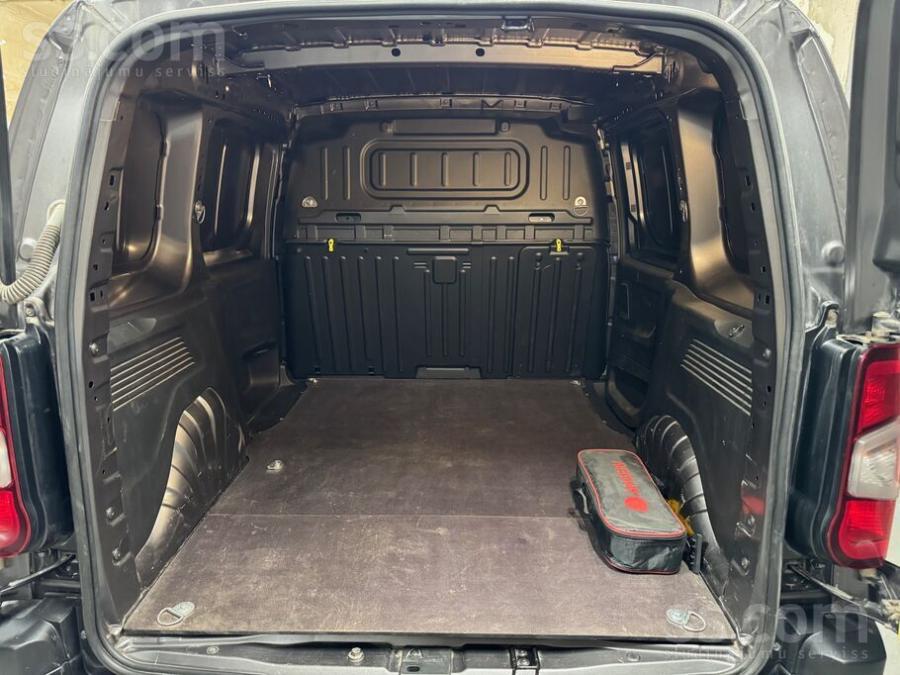 Pelēks Toyota Proace 2022 Ogre, ar dzinēja tilpumu 1.50 L un nobraukumu 120 tūkst. km par 16300 €, foto 15 vietnē AUTOMOTO.COM.LV