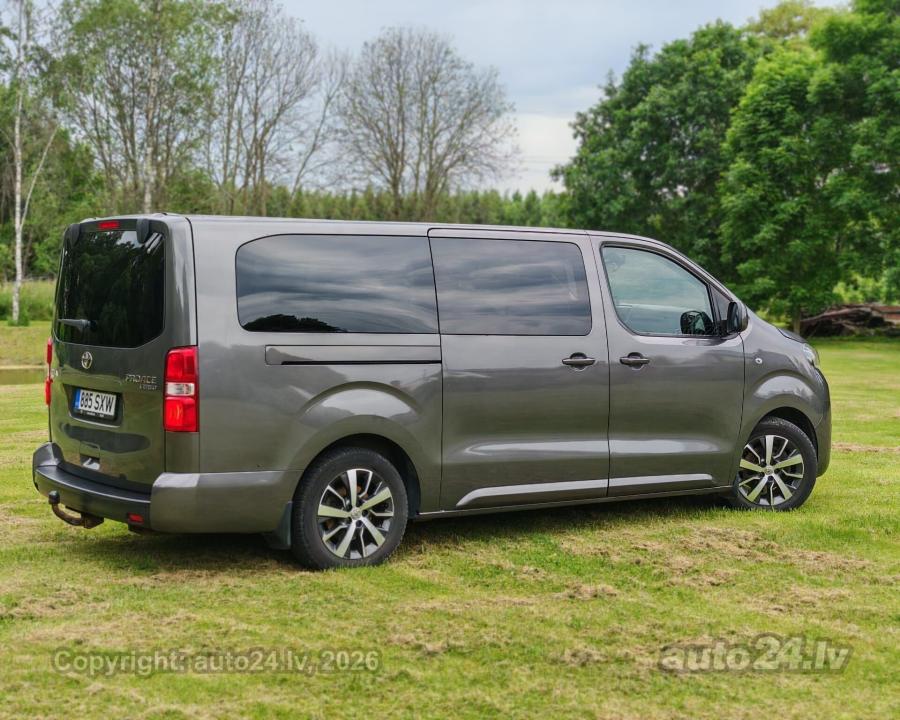 Pelēks Toyota Proace 2022 Tallina, ar dzinēja tilpumu 2.00 L un nobraukumu 98 tūkst. km par 34500 €, foto 3 vietnē AUTOMOTO.COM.LV