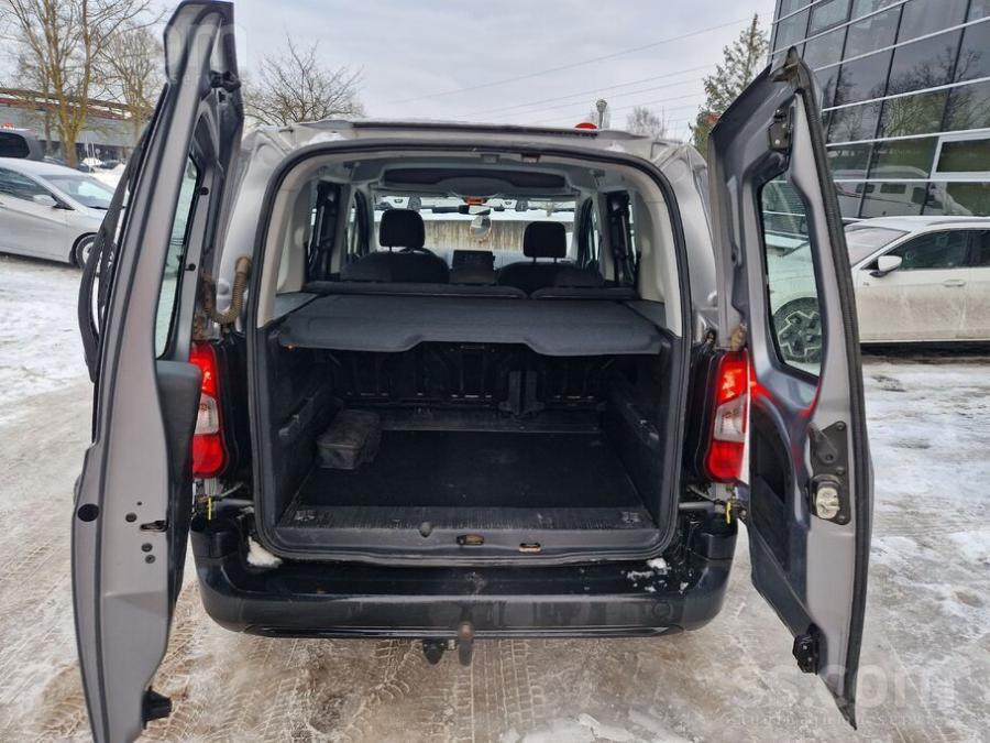 Toyota Proace 2021 in Riga, with an engine capacity of 1.50 L and mileage of 90 thousand km for 9700 €, photo 5 on AUTOMOTO.COM.LV