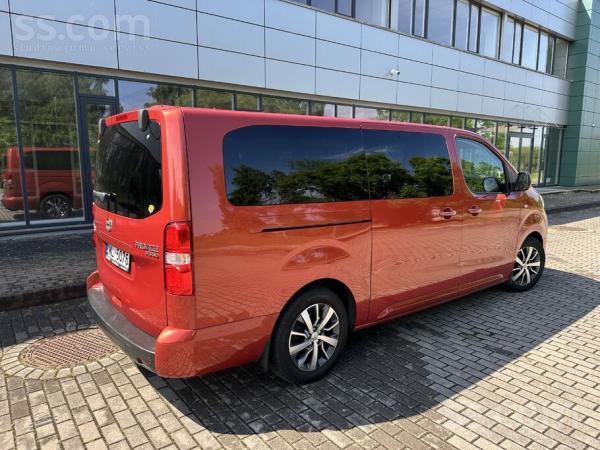 Orange Toyota Proace 2020 in Riga, with an engine capacity of 2.00 L and mileage of 104 thousand km for 27900 €, photo 6 on AUTOMOTO.COM.LV