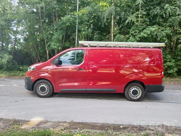 Red Toyota Proace 2023 in Ogre, with an engine capacity of 1.50 L and mileage of 79 thousand km for 18000 €, photo 2 on AUTOMOTO.COM.LV