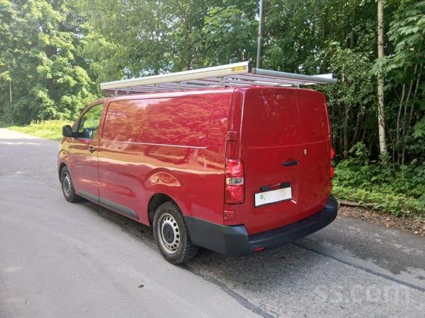 Red Toyota Proace 2023 in Ogre, with an engine capacity of 1.50 L and mileage of 79 thousand km for 18000 €, photo 3 on AUTOMOTO.COM.LV