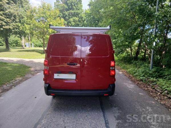 Red Toyota Proace 2023 in Ogre, with an engine capacity of 1.50 L and mileage of 79 thousand km for 18000 €, photo 4 on AUTOMOTO.COM.LV