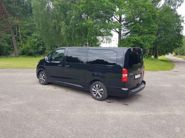 Black Toyota proace-verso 2017 in Vilnius, with an engine capacity of 2.00 L and mileage of 210 thousand km for 19800 €, photo 7 on AUTOMOTO.COM.LV