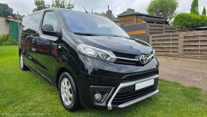 Melns Toyota proace-verso 2017 Viļņa, ar dzinēja tilpumu 2.00 L un nobraukumu 211 tūkst. km par 15950 €, foto  vietnē AUTOMOTO.COM.LV