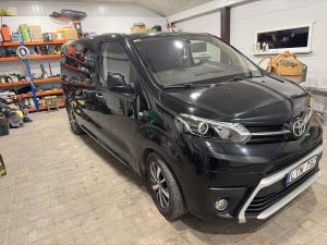 Melns Toyota proace-verso 2021 Viļņa, ar dzinēja tilpumu 2.00 L un nobraukumu 166 tūkst. km par 25500 €, foto 2 vietnē AUTOMOTO.COM.LV