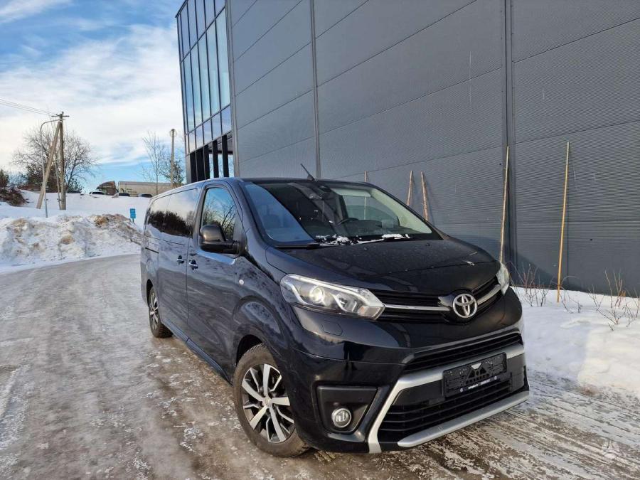 Black Toyota proace-verso 2018 in Vilnius, with an engine capacity of 2.00 L and mileage of 225 thousand km for 18999 €, photo 2 on AUTOMOTO.COM.LV