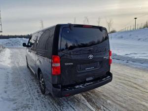 Black Toyota proace-verso 2018 in Vilnius, with an engine capacity of 2.00 L and mileage of 225 thousand km for 18999 €, photo 7 on AUTOMOTO.COM.LV