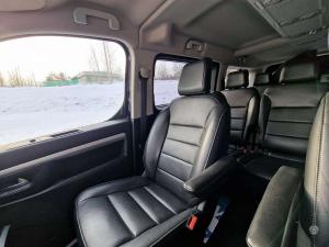 Black Toyota proace-verso 2018 in Vilnius, with an engine capacity of 2.00 L and mileage of 225 thousand km for 18999 €, photo 21 on AUTOMOTO.COM.LV
