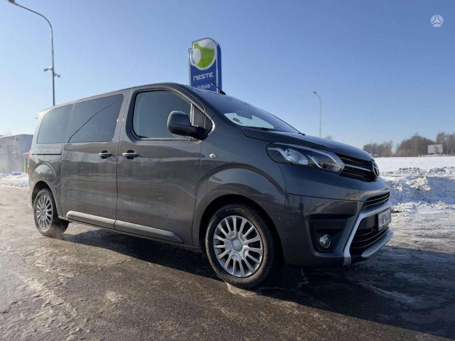 Brown Toyota proace-verso 2017 in Elektrenai, with an engine capacity of 1.60 L and mileage of 201 thousand km for 15950 €, photo 2 on AUTOMOTO.COM.LV