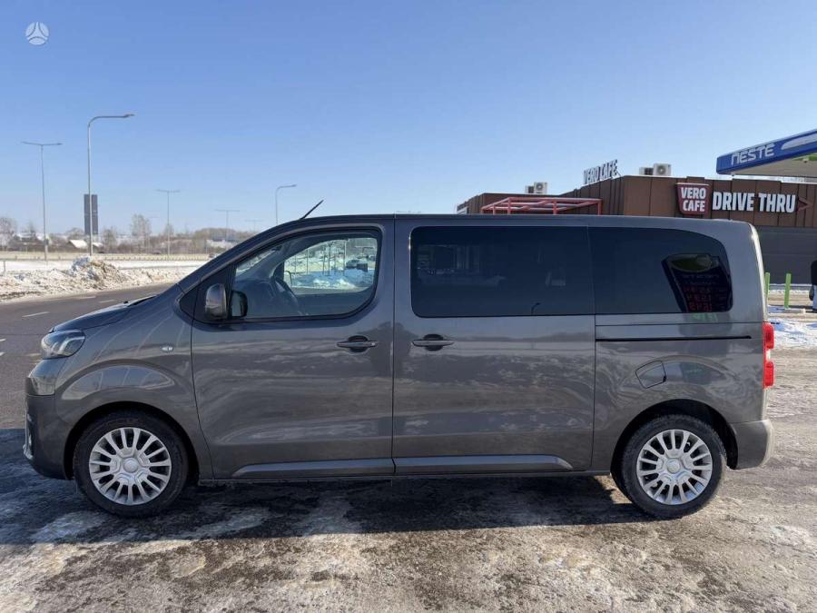 Brown Toyota proace-verso 2017 in Elektrenai, with an engine capacity of 1.60 L and mileage of 201 thousand km for 15950 €, photo 6 on AUTOMOTO.COM.LV