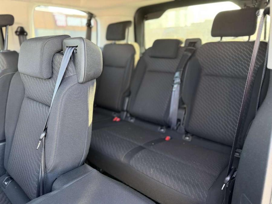 Brown Toyota proace-verso 2017 in Elektrenai, with an engine capacity of 1.60 L and mileage of 201 thousand km for 15950 €, photo 8 on AUTOMOTO.COM.LV