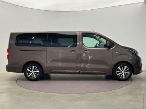 Brown Toyota proace-verso 2021 in Panevezys, with an engine capacity of 2.00 L and mileage of 145 thousand km for 30990 €, photo 4 on AUTOMOTO.COM.LV