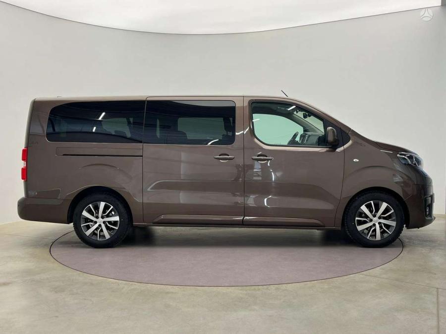 Brown Toyota proace-verso 2021 in Panevezys, with an engine capacity of 2.00 L and mileage of 145 thousand km for 30990 €, photo 4 on AUTOMOTO.COM.LV