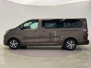 Brown Toyota proace-verso 2021 in Panevezys, with an engine capacity of 2.00 L and mileage of 145 thousand km for 30990 €, photo 5 on AUTOMOTO.COM.LV