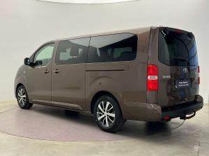 Brown Toyota proace-verso 2021 in Panevezys, with an engine capacity of 2.00 L and mileage of 145 thousand km for 30990 €, photo 6 on AUTOMOTO.COM.LV