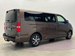 Brown Toyota proace-verso 2021 in Panevezys, with an engine capacity of 2.00 L and mileage of 145 thousand km for 30990 €, photo 8 on AUTOMOTO.COM.LV