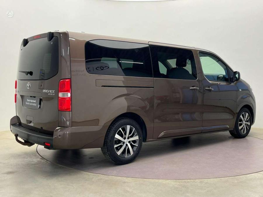 Brown Toyota proace-verso 2021 in Panevezys, with an engine capacity of 2.00 L and mileage of 145 thousand km for 30990 €, photo 8 on AUTOMOTO.COM.LV