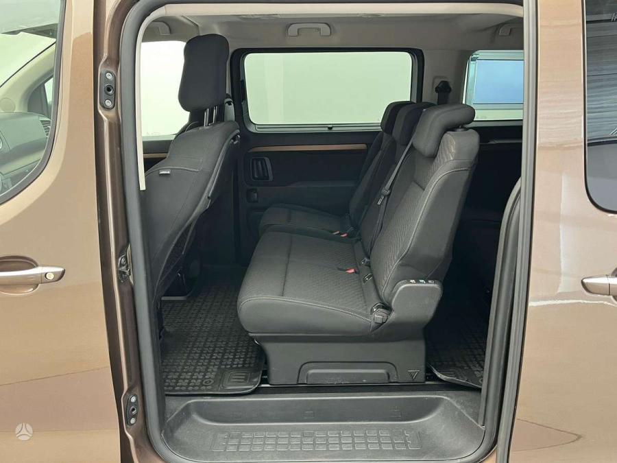 Brown Toyota proace-verso 2021 in Panevezys, with an engine capacity of 2.00 L and mileage of 145 thousand km for 30990 €, photo 13 on AUTOMOTO.COM.LV