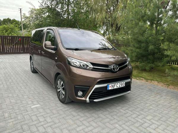 Brown Toyota proace-verso 2022 in Panevezys, with an engine capacity of 0.20 L and mileage of 67 thousand km for 32500 €, photo 1 on AUTOMOTO.COM.LV
