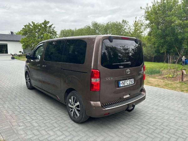 Brown Toyota proace-verso 2022 in Panevezys, with an engine capacity of 0.20 L and mileage of 67 thousand km for 32500 €, photo 5 on AUTOMOTO.COM.LV