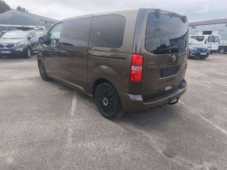 Brown Toyota proace-verso 2018 in Siauliai, with an engine capacity of 1.60 L and mileage of 195 thousand km for 13600 €, photo 4 on AUTOMOTO.COM.LV