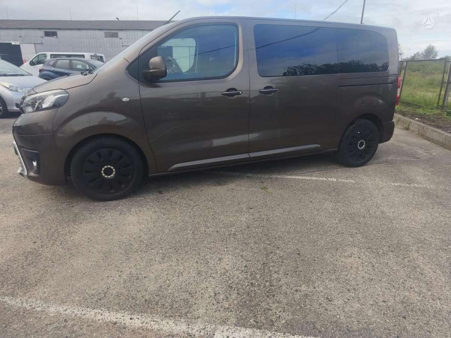 Brown Toyota proace-verso 2018 in Siauliai, with an engine capacity of 1.60 L and mileage of 195 thousand km for 13600 €, photo 5 on AUTOMOTO.COM.LV