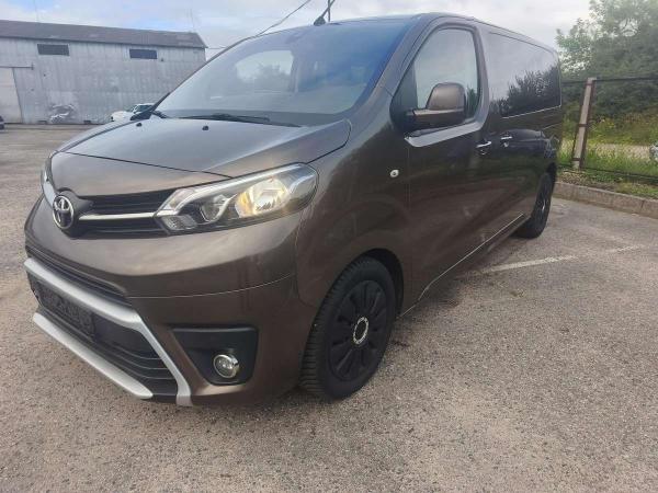 Brown Toyota proace-verso 2018 in Siauliai, with an engine capacity of 1.60 L and mileage of 195 thousand km for 13600 €, photo 6 on AUTOMOTO.COM.LV