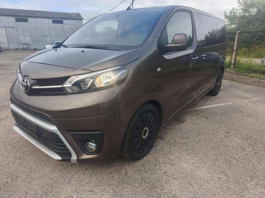 Brown Toyota proace-verso 2018 in Siauliai, with an engine capacity of 1.60 L and mileage of 195 thousand km for 13600 €, photo 6 on AUTOMOTO.COM.LV