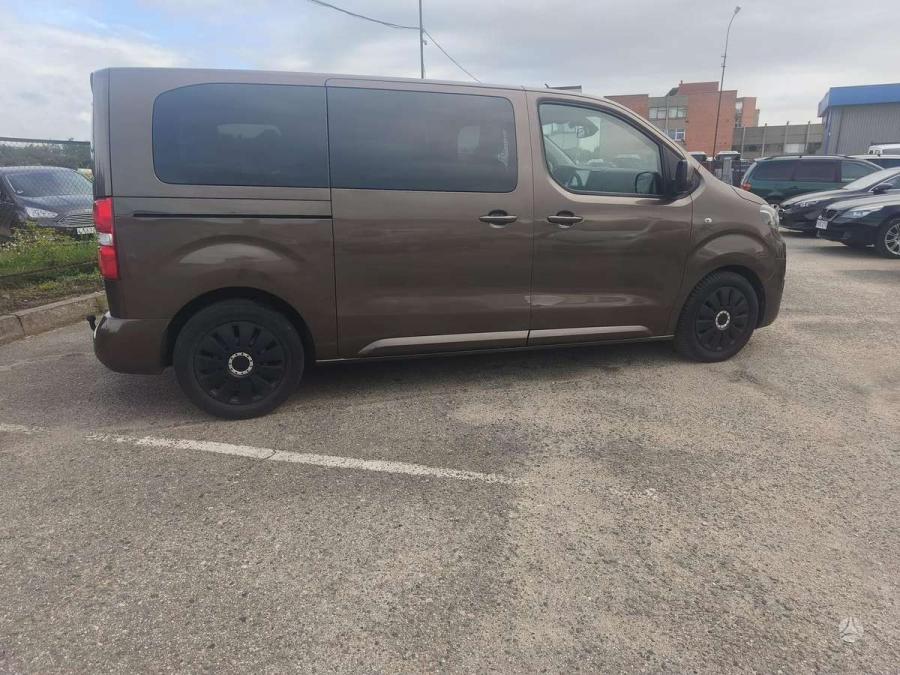 Brown Toyota proace-verso 2018 in Siauliai, with an engine capacity of 1.60 L and mileage of 195 thousand km for 13600 €, photo 7 on AUTOMOTO.COM.LV