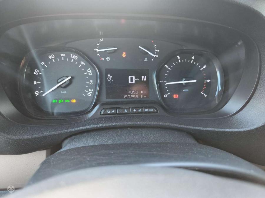 Brown Toyota proace-verso 2018 in Siauliai, with an engine capacity of 1.60 L and mileage of 195 thousand km for 13600 €, photo 9 on AUTOMOTO.COM.LV