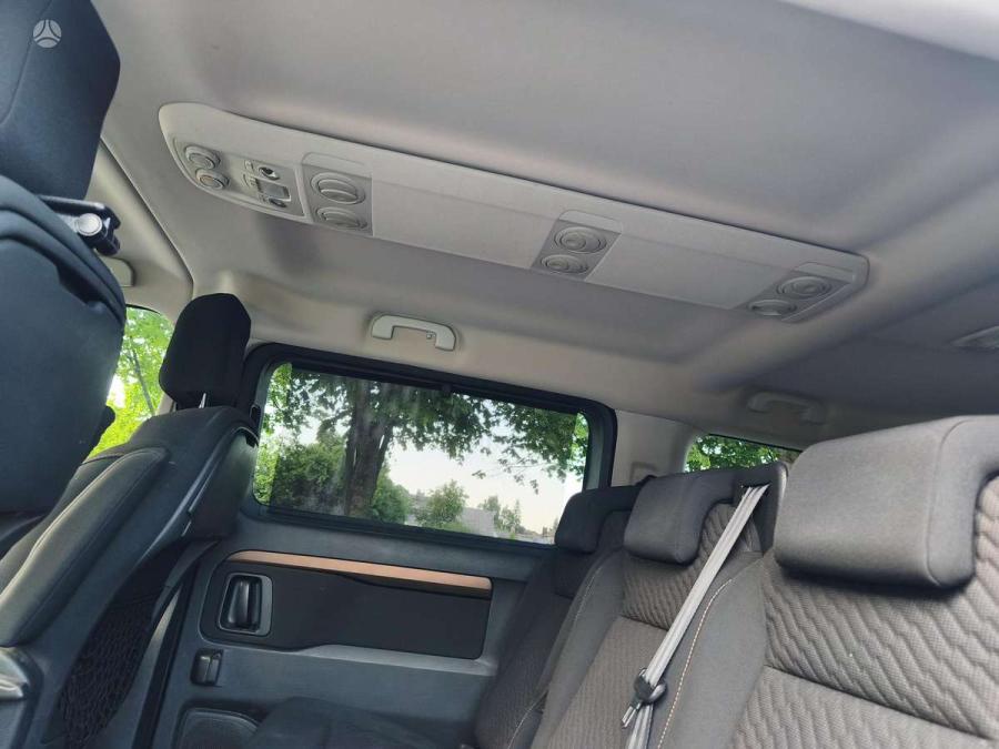 Brown Toyota proace-verso 2018 in Siauliai, with an engine capacity of 1.60 L and mileage of 195 thousand km for 13600 €, photo 17 on AUTOMOTO.COM.LV