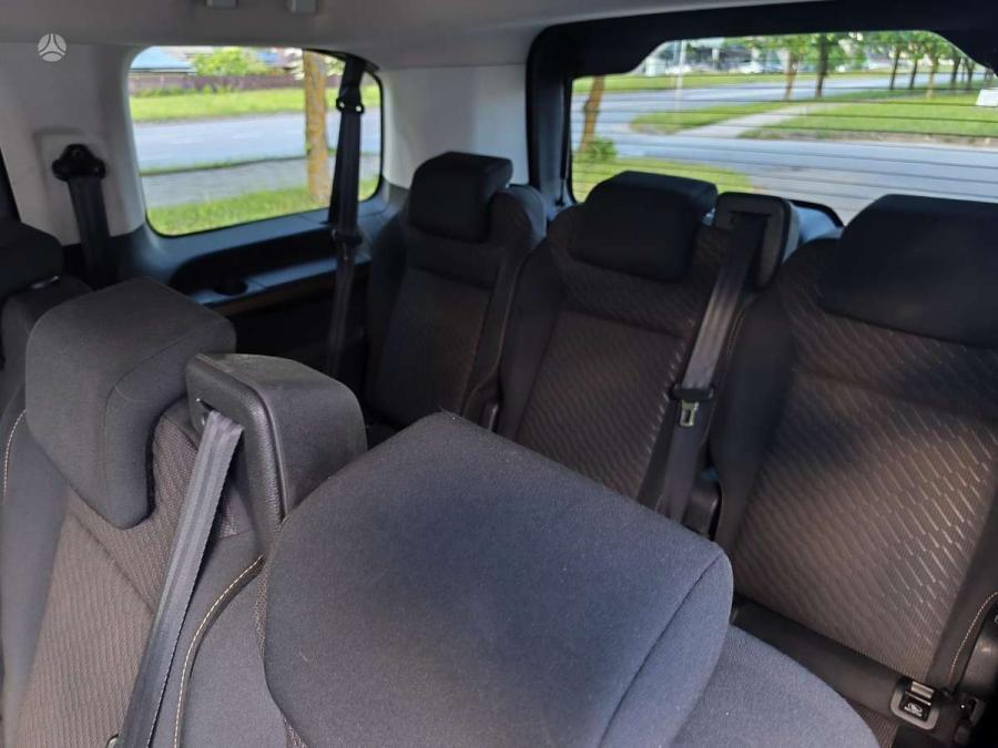 Brown Toyota proace-verso 2018 in Siauliai, with an engine capacity of 1.60 L and mileage of 195 thousand km for 13600 €, photo 19 on AUTOMOTO.COM.LV