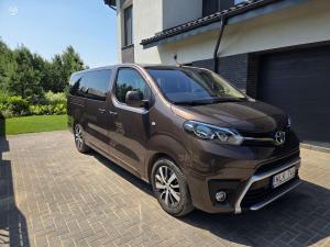 Brūns Toyota proace-verso 2023 Viļņa, ar dzinēja tilpumu 2.00 L un nobraukumu 80 tūkst. km par 31000 €, foto  vietnē AUTOMOTO.COM.LV