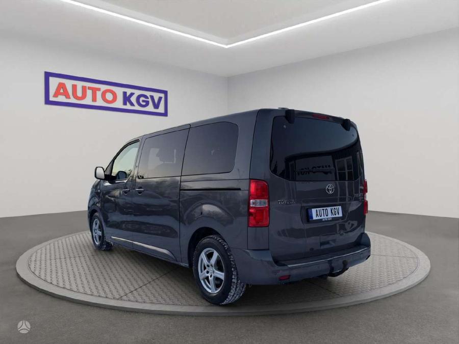 Pelēks Toyota proace-verso 2019 Kauņa, ar dzinēja tilpumu 2.00 L un nobraukumu 93 tūkst. km par 19999 €, foto 3 vietnē AUTOMOTO.COM.LV